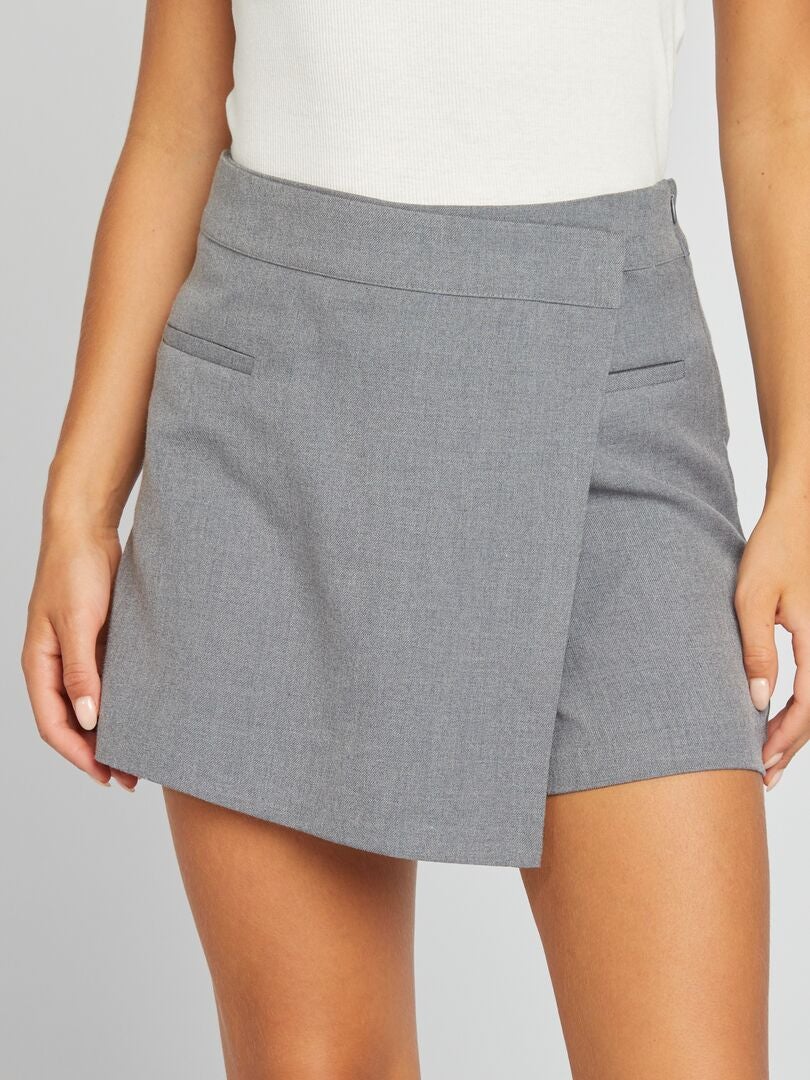 Jupe short courte - Gris - Kiabi - 15.00€