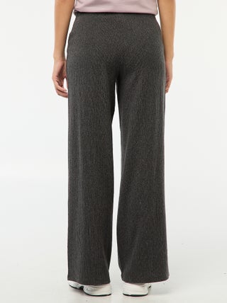 Pantalons larges femme : découvrez nos modèles - Kiabi