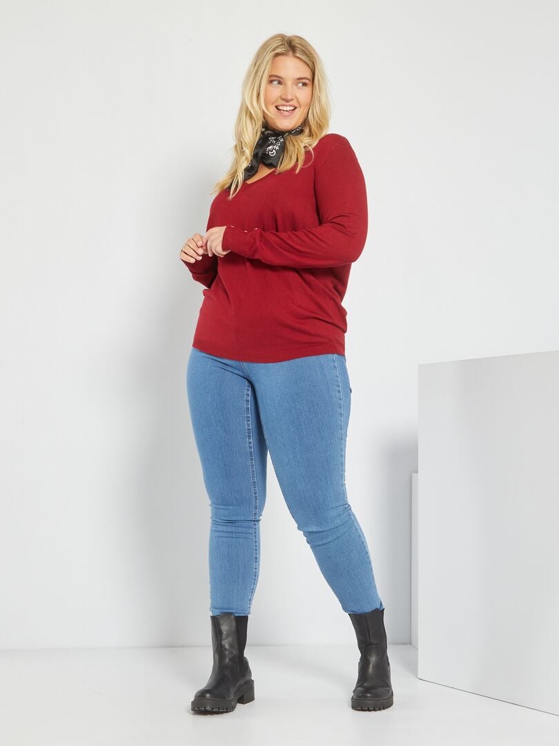Pull col V boutons fantaisie - Rouge - Kiabi - 15.00€