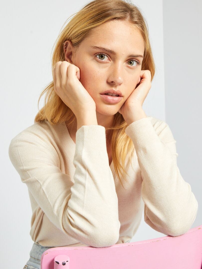 Pull col V en maille fine - Beige - Kiabi - 10.00€