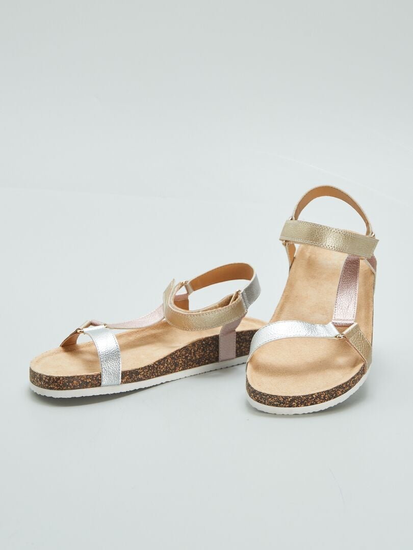 Sandales à semelles compensées - Rose/argent/or - Kiabi - 24.00€