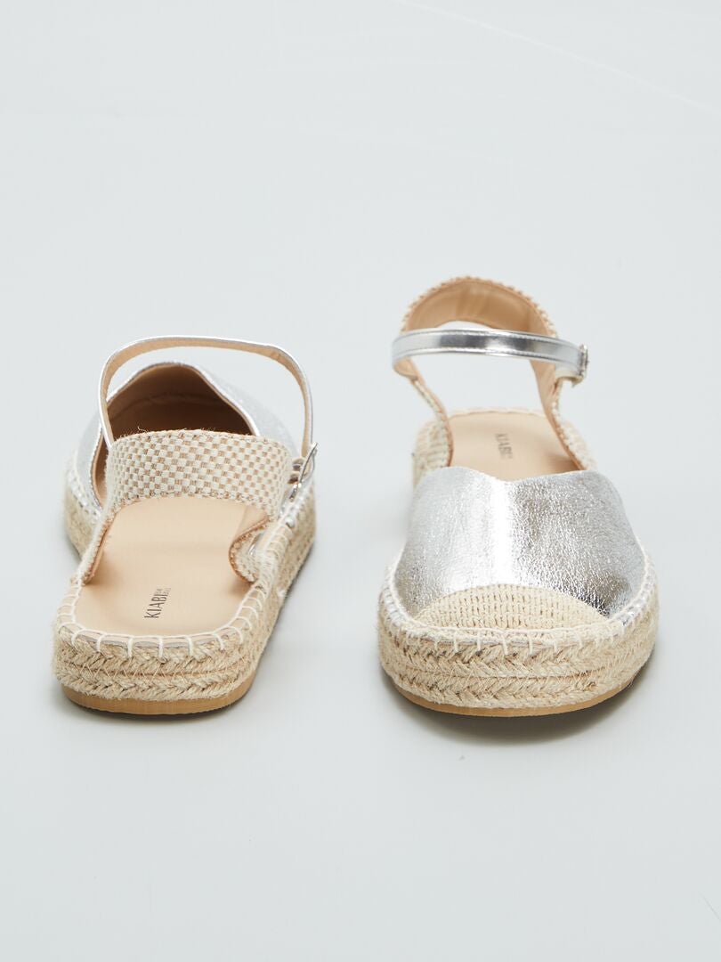Sandales fermées espadrilles - Gris - Kiabi - 18.00€
