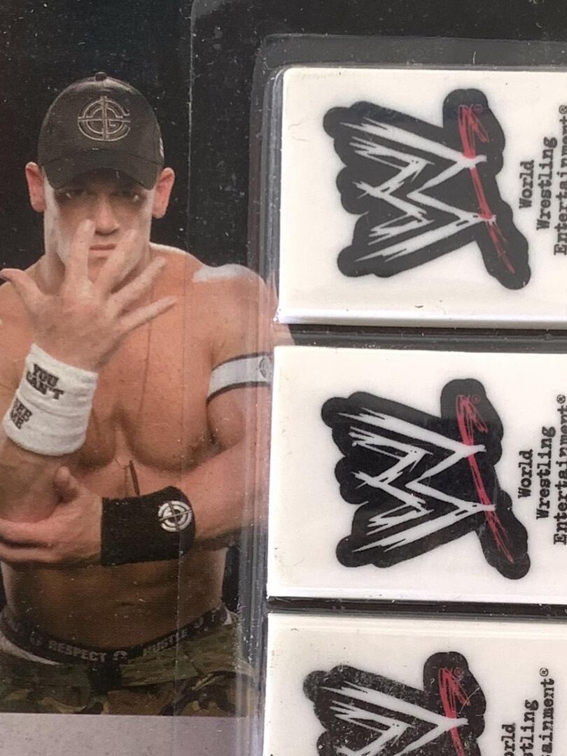 Set de 3 gommes WWE - Blanc - Kiabi - 3.85€