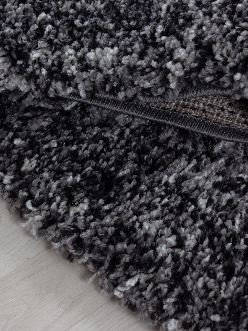 Tapis poils longs shaggy tissé motif faux uni UNI D - Noir - Kiabi - 54.99€