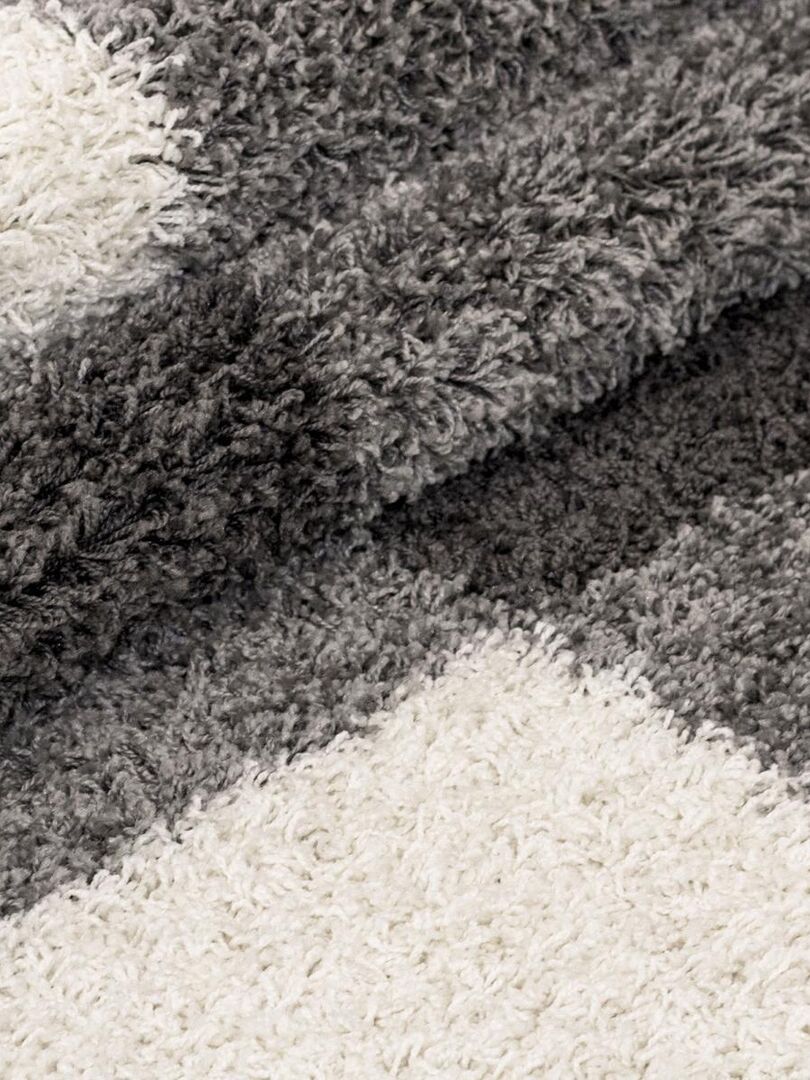 Tapis poils longs shaggy tissé motif géométrique RECTAN - Argent - Kiabi - 54.99€